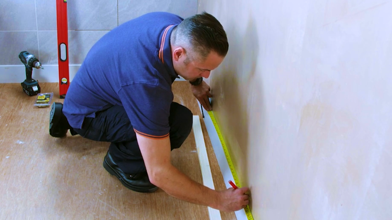 How to Tile a Wall | Tiling a Wall | Wickes