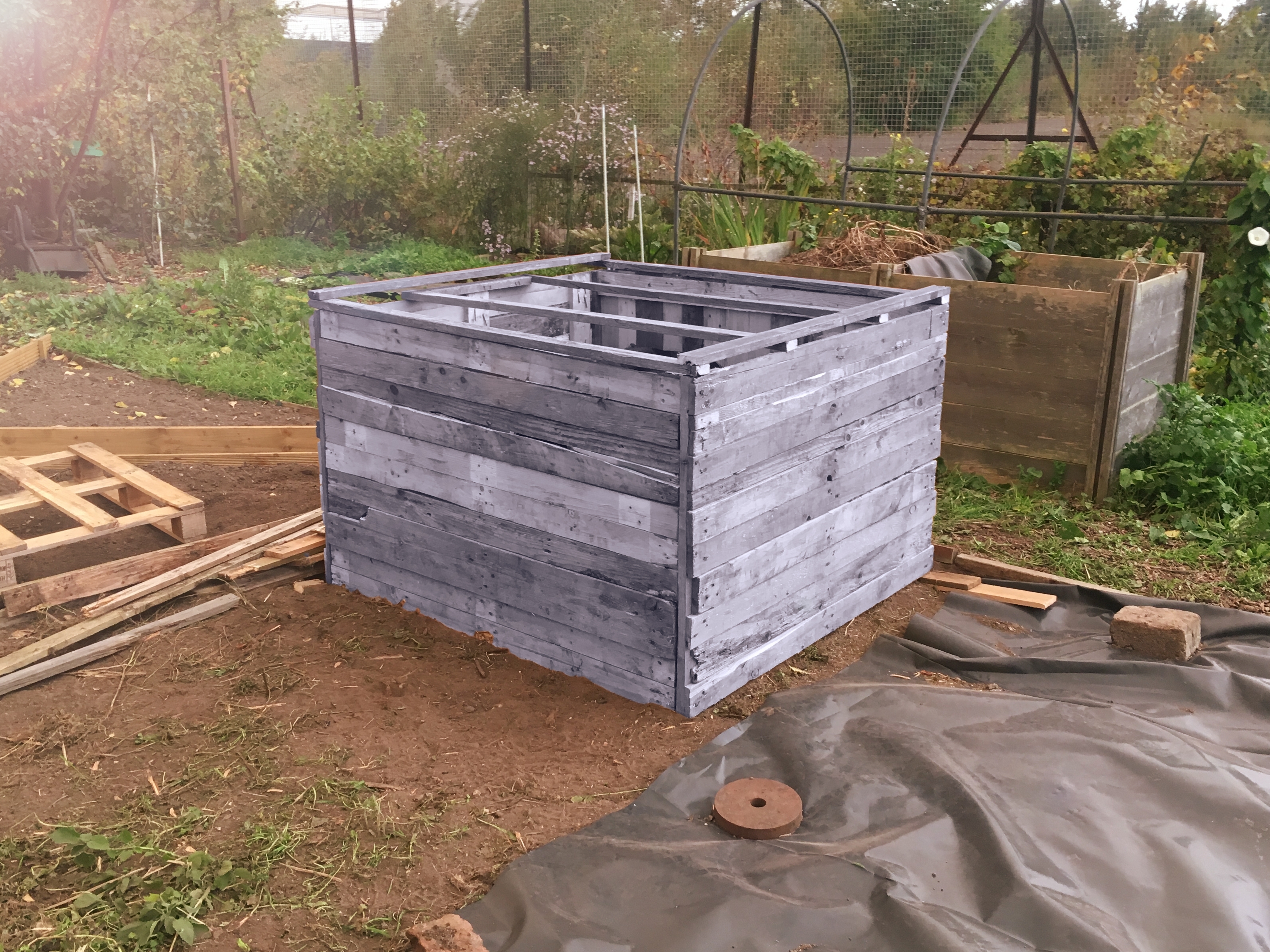 Building up your compost bin | Wickes.co.uk