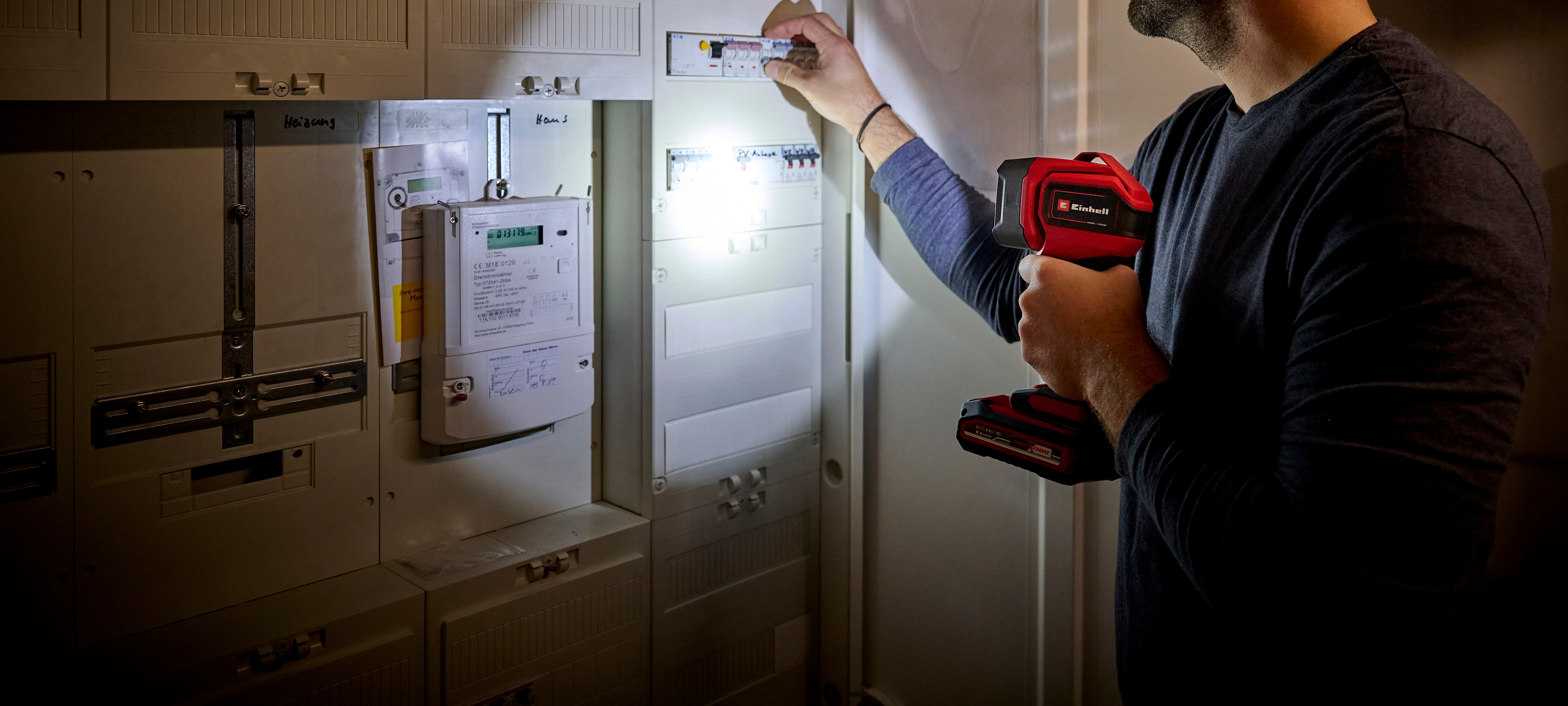 How to Change a Light Fitting | Wickes