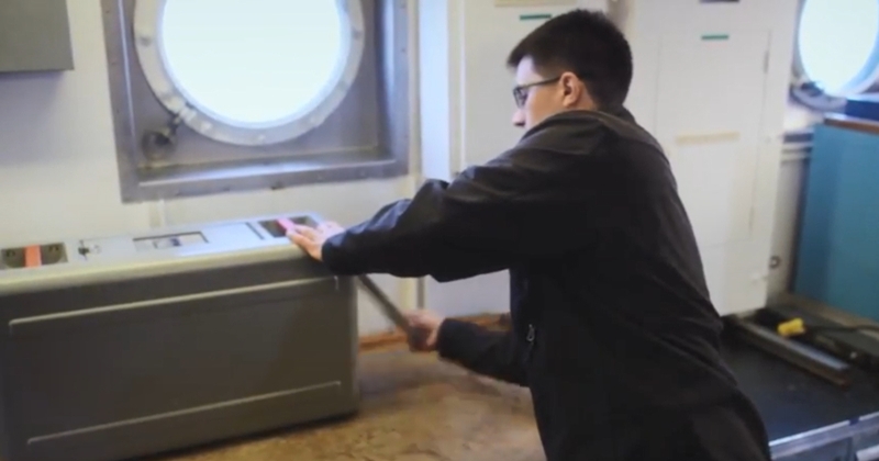 AWS Turns Snowball Appliance into Shippable Edge Compute Device