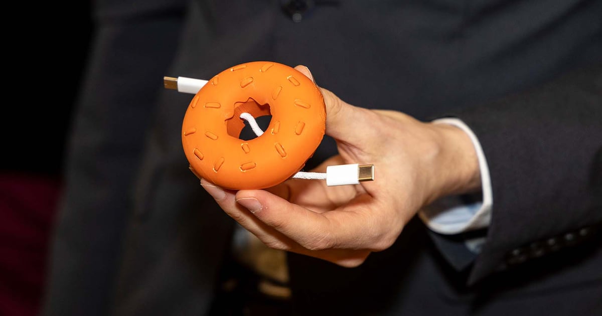 Award-winning Plastic ‘Donut’ Prevents Cable Clutter