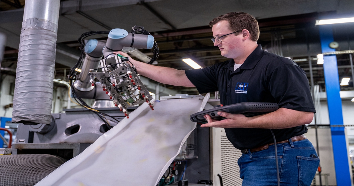 Cobots and Injection Molding: 6 Considerations for Success