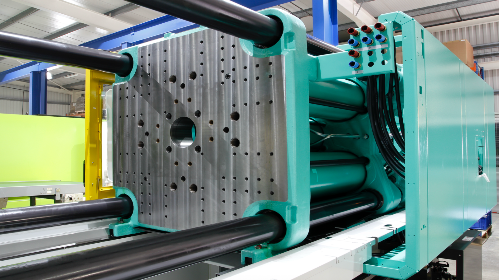 Plastics machinery shipments surge in Q3 2025