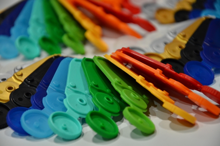 Granula shows off new test specimen for color masterbatches at Fakuma