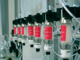 Single-Use, Continuous-Countercurrent, Multicolumn Chromatography