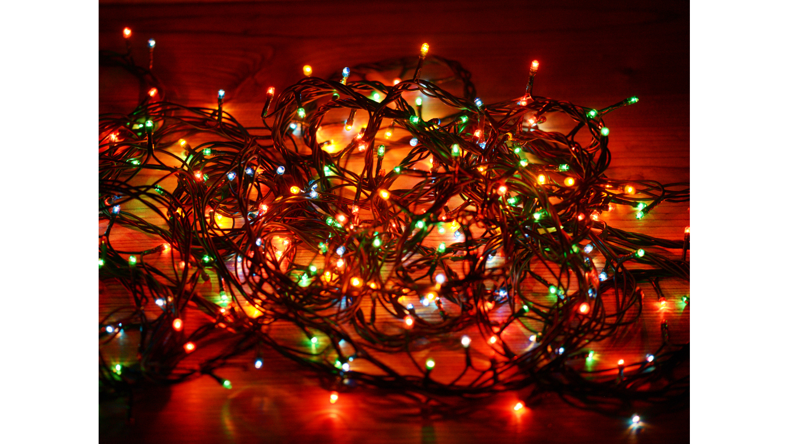 Technology Sparkles In Today’s Holiday Decorations
