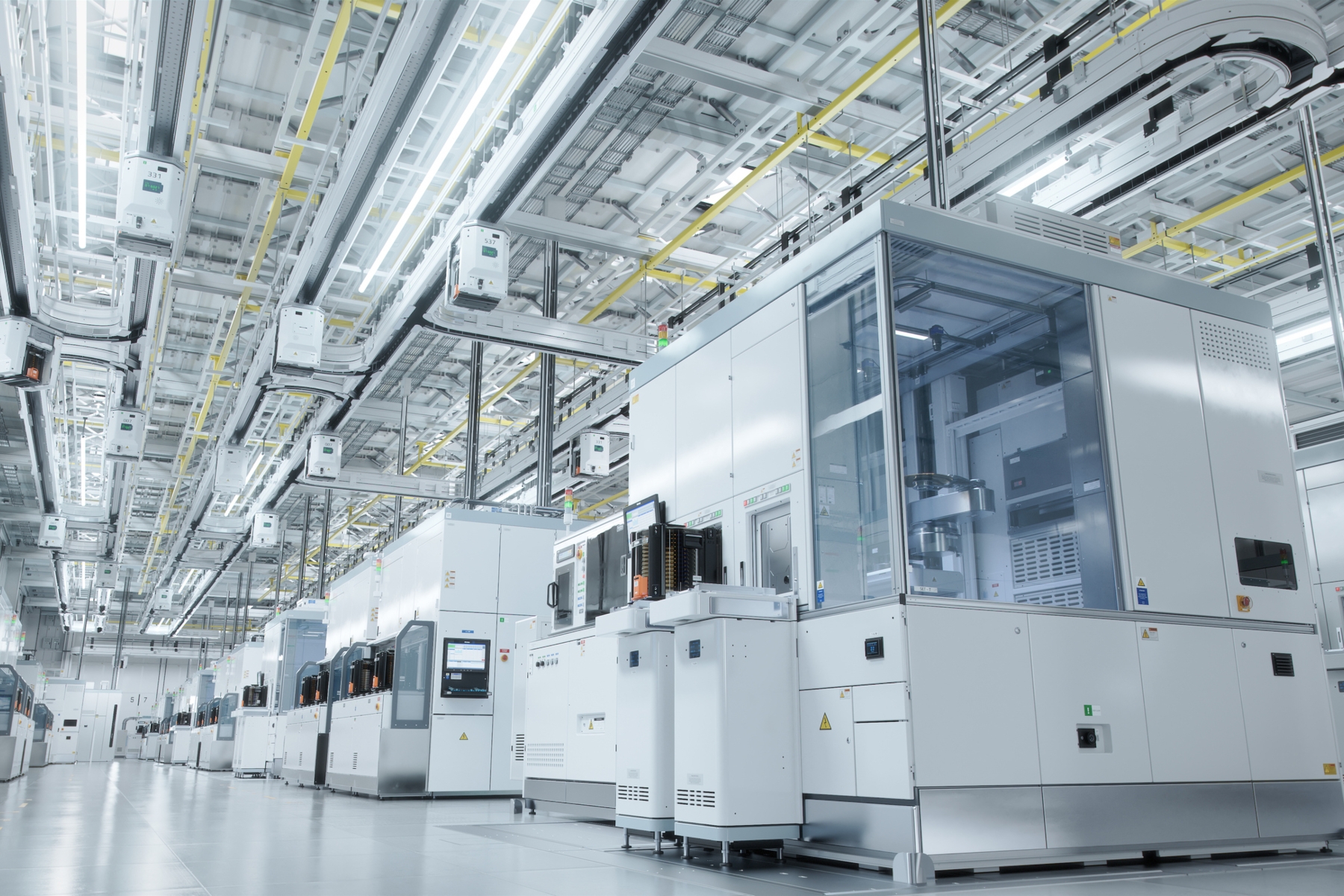 2025 Semiconductor Market: AI Demand Surges Amid Supply Chain Challenges