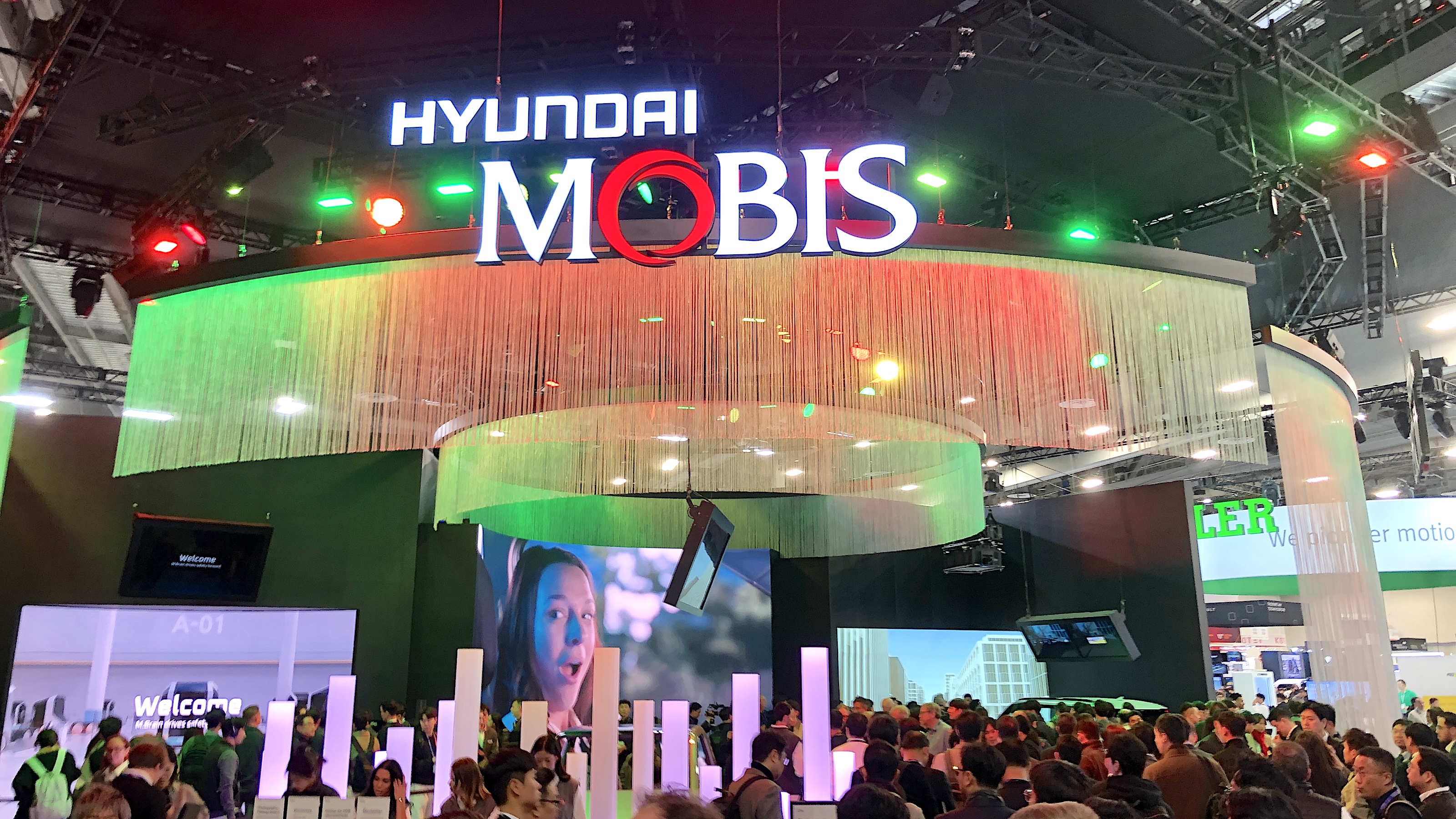 Hyundai Mobis Debuts Holographic Heads-Up Display at CES 2025