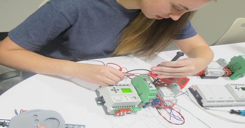 Students Invent a Device to Save the Elderly