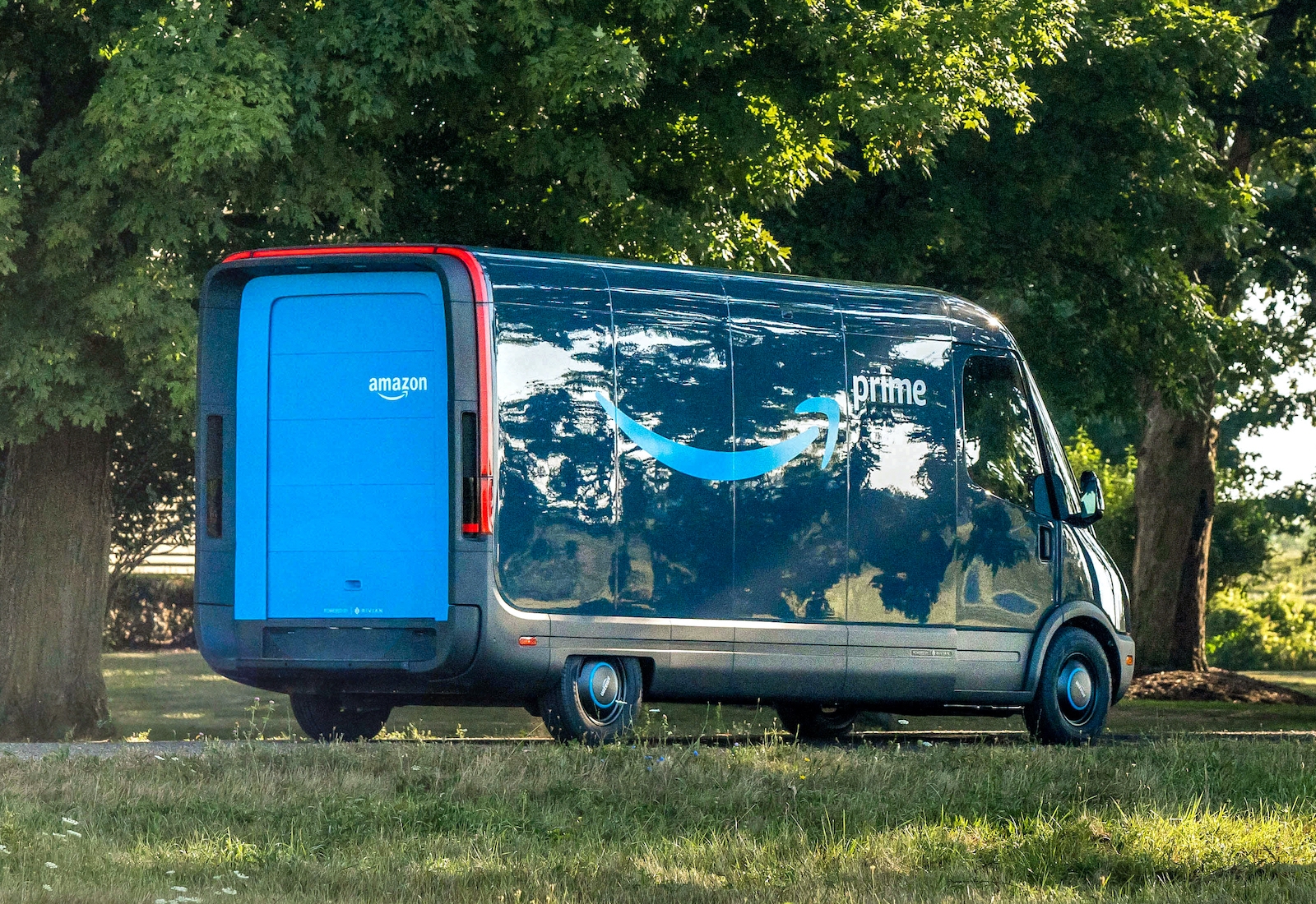 Amazon Rolls Out its First Electric Delivery Van