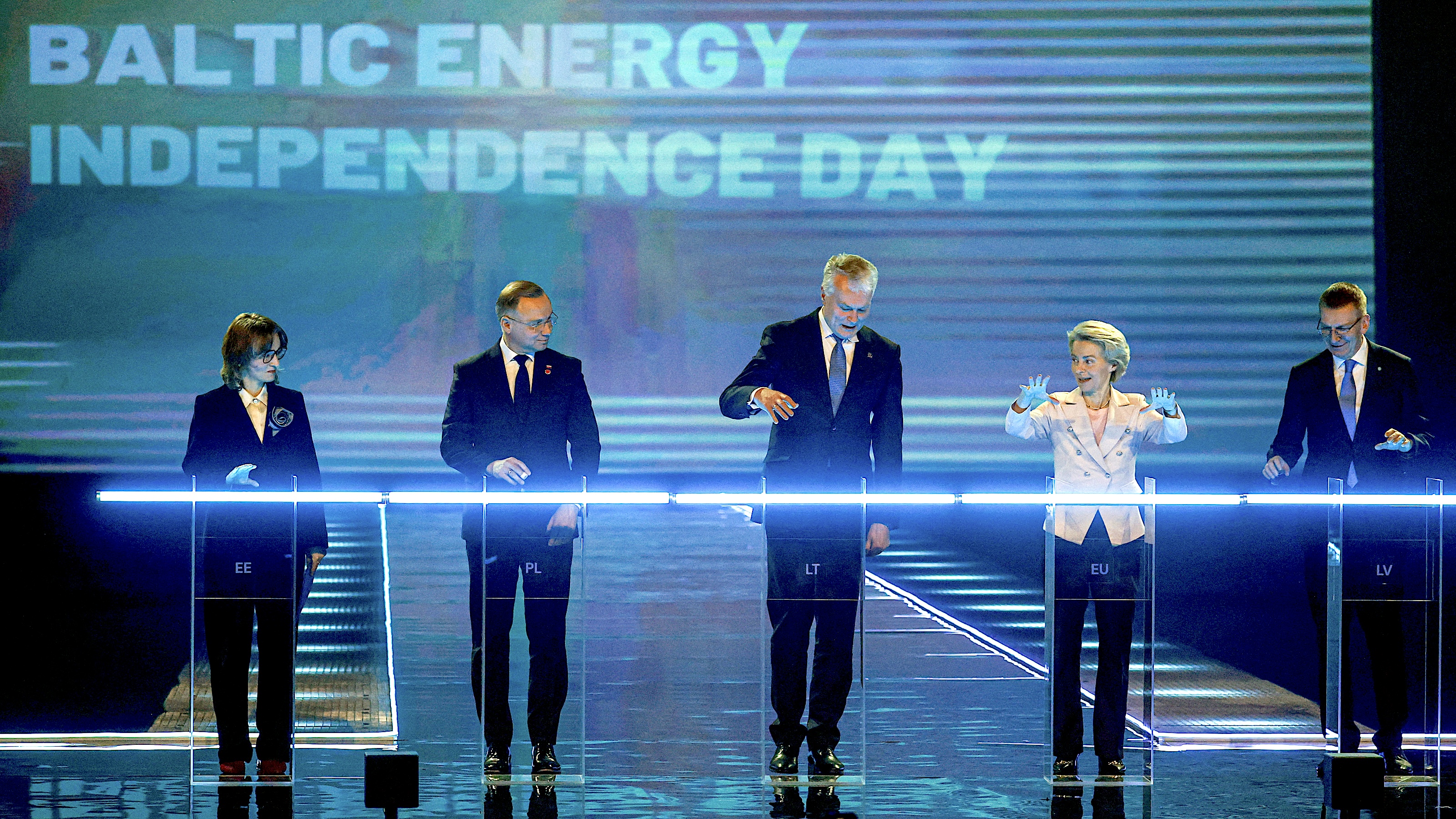 Baltic Nations Cut Eletrical Ties to Russia