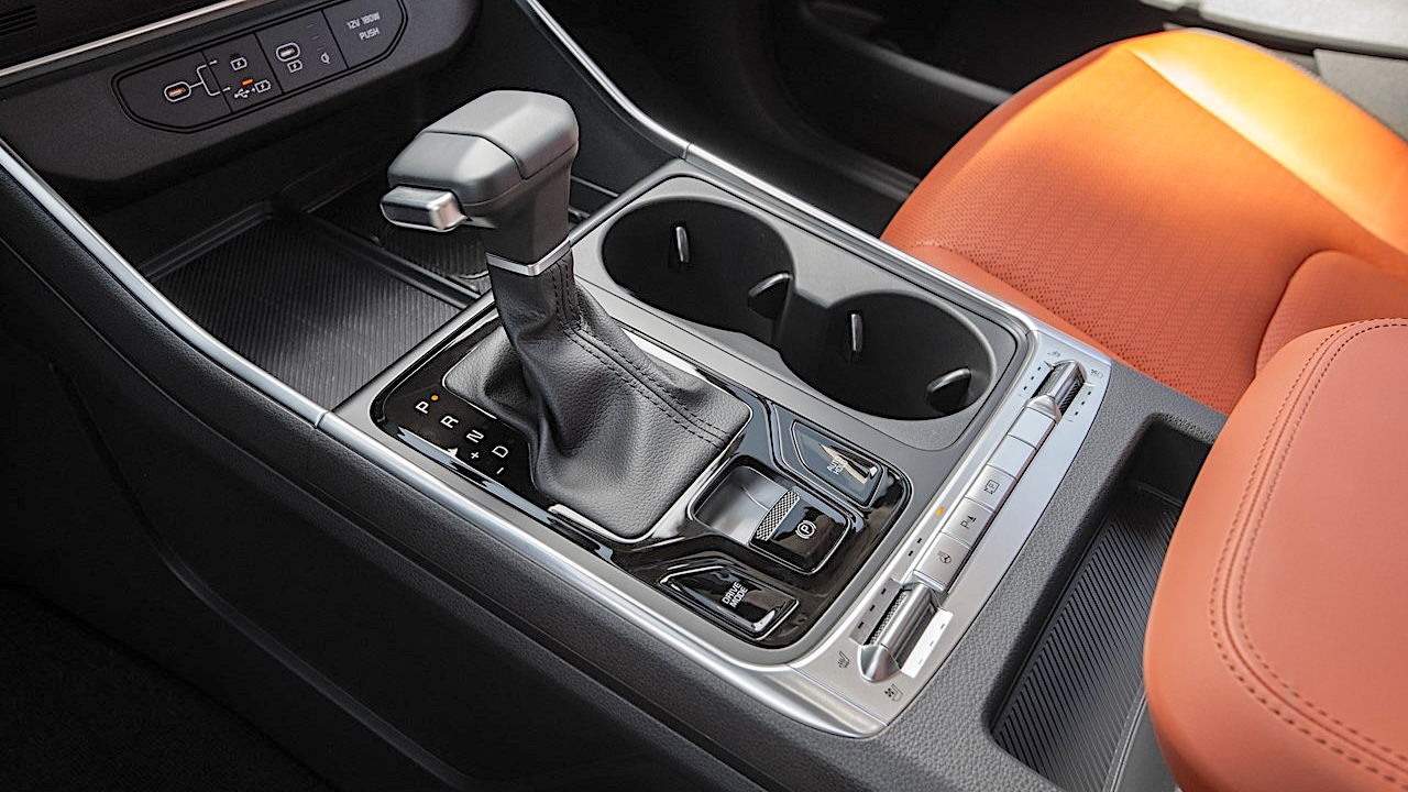 Kia Carnival Physical Controls Beat Digital Design