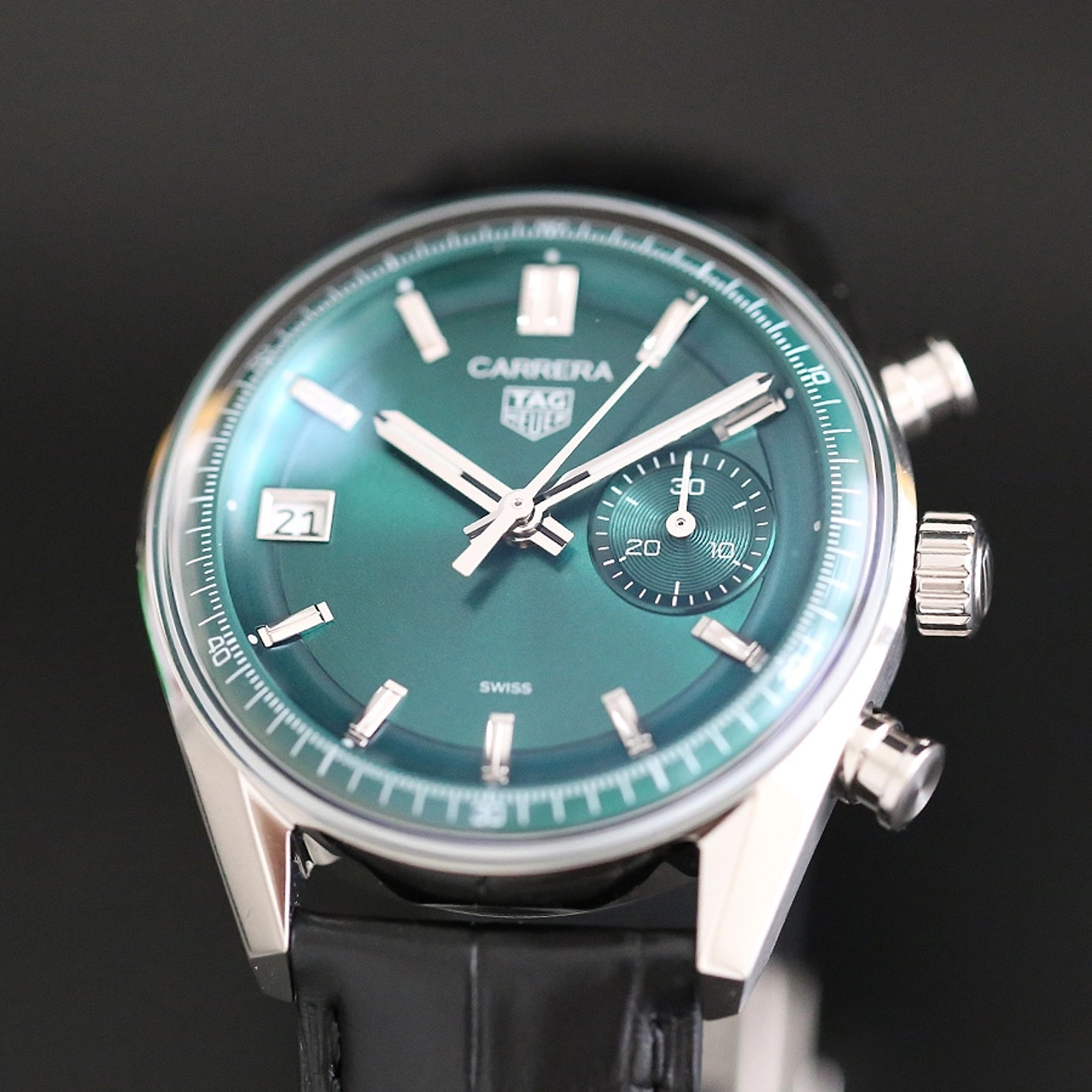 TAG Heuer: Carrera Chronograph im "Dato"-Design | WatchTime