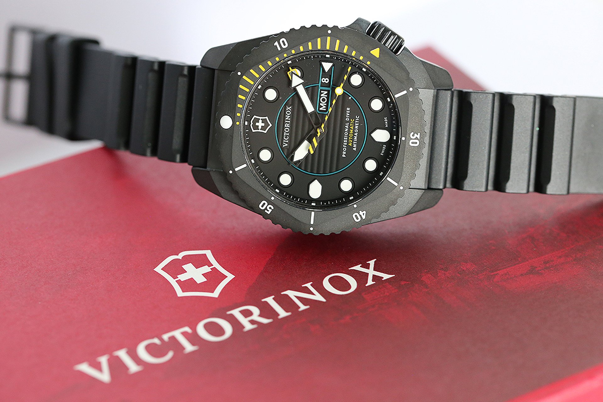 Hands-on: Victorinox Dive Pro | WatchTime