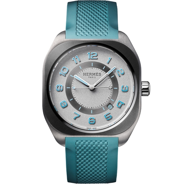 Teensy bella a bit dilapidated flat she shares yet safe.