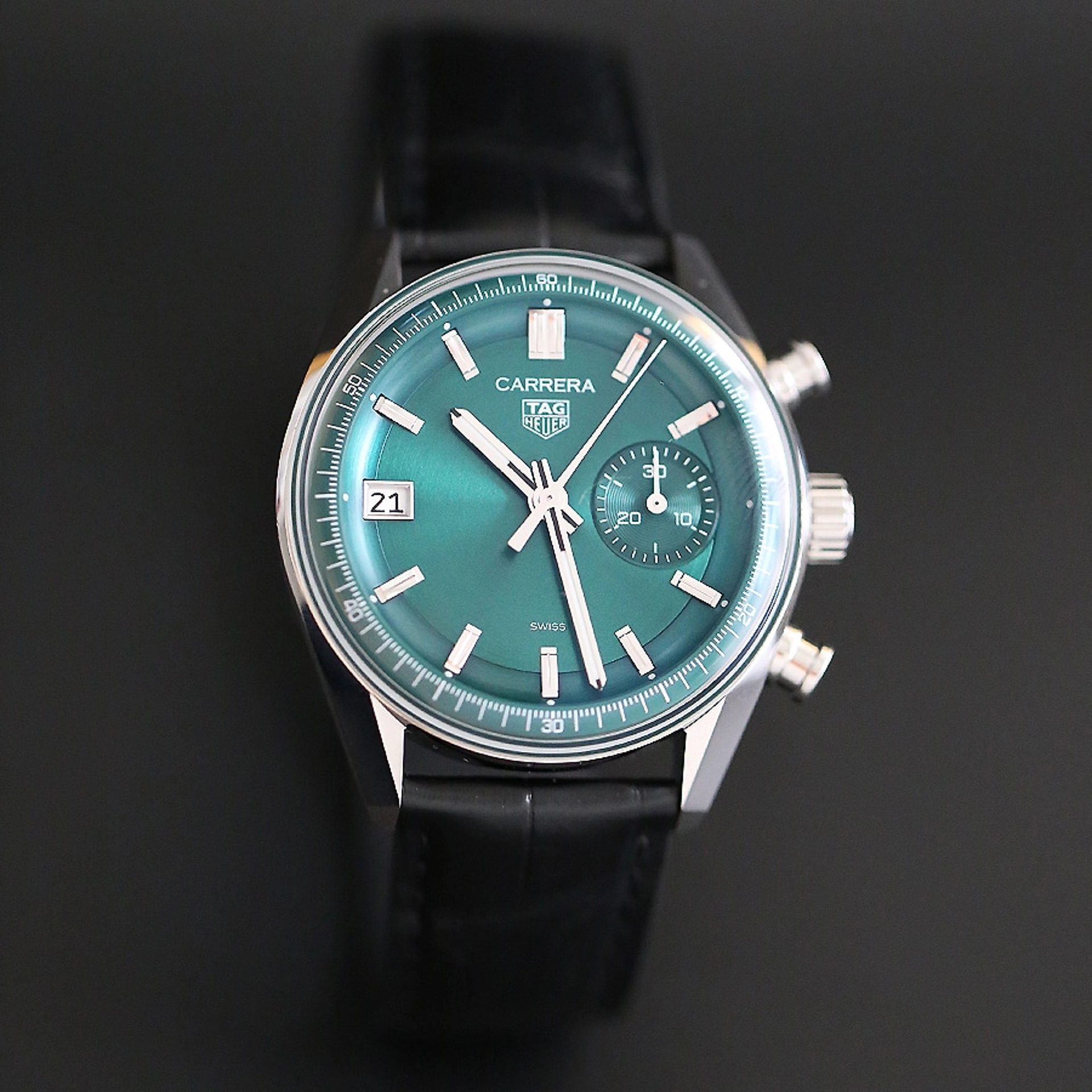 TAG Heuer: Carrera Chronograph im "Dato"-Design | WatchTime