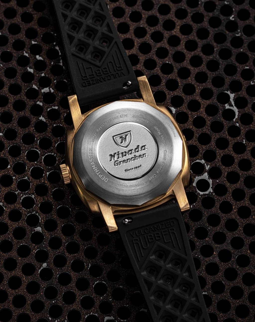 Diese Schweizer Bronze-Taucheruhr besticht mit ihrem Retro-Charme ...