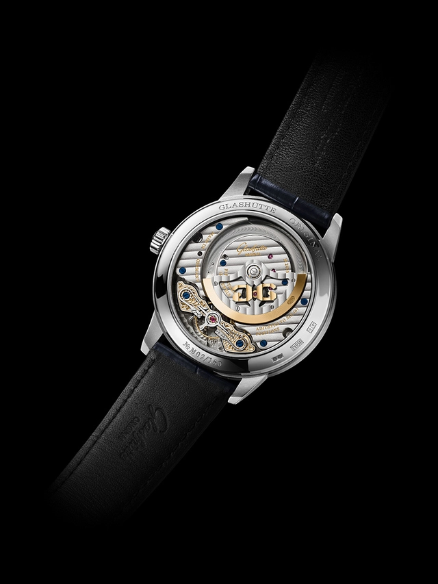 Glashütte Original PanoMaticCalendar in Dawn Blue | WatchTime