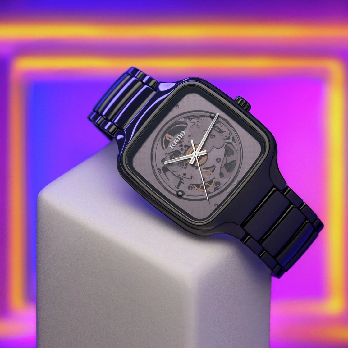 Rado x Kunihiko Morinaga zeigen Zifferblatt, das die Helligkeit ändert ...