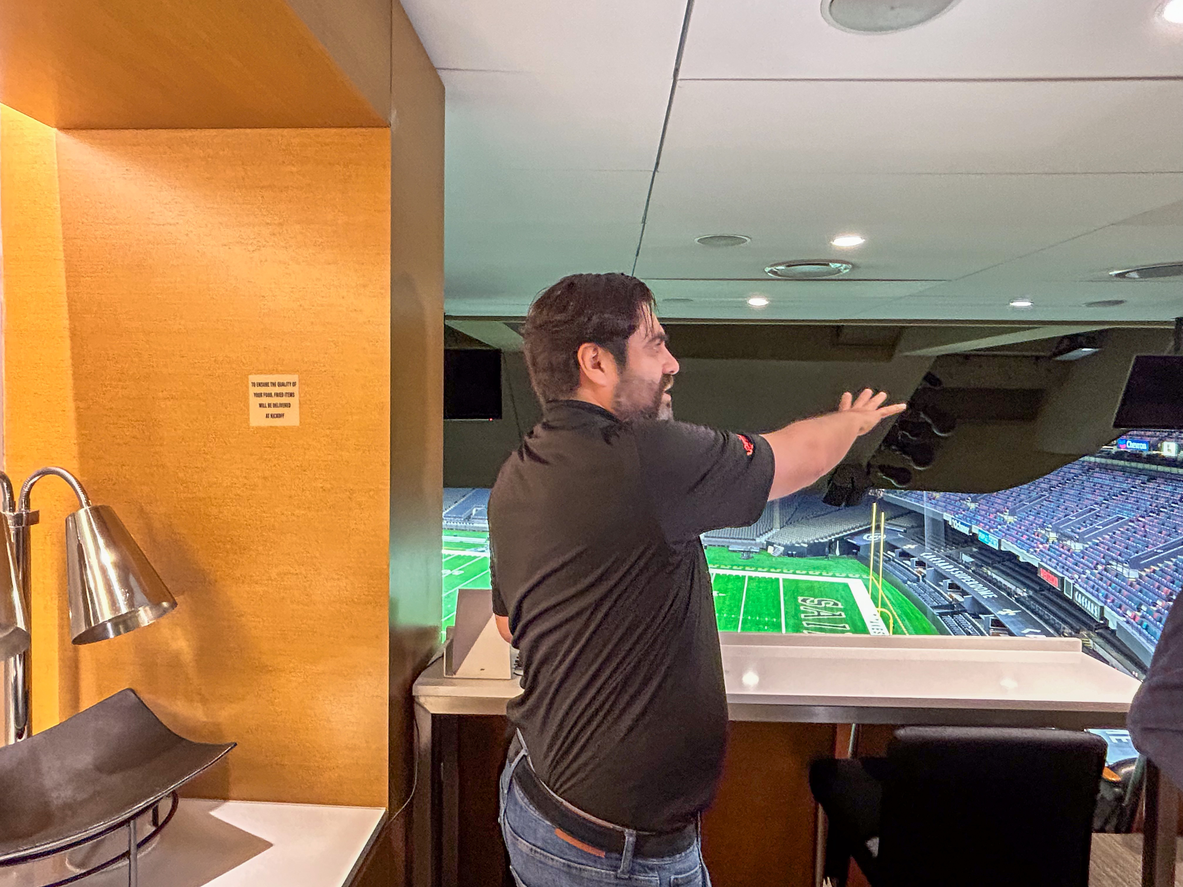 Why Verizon hid its 5G network in the Super Bowl stadium