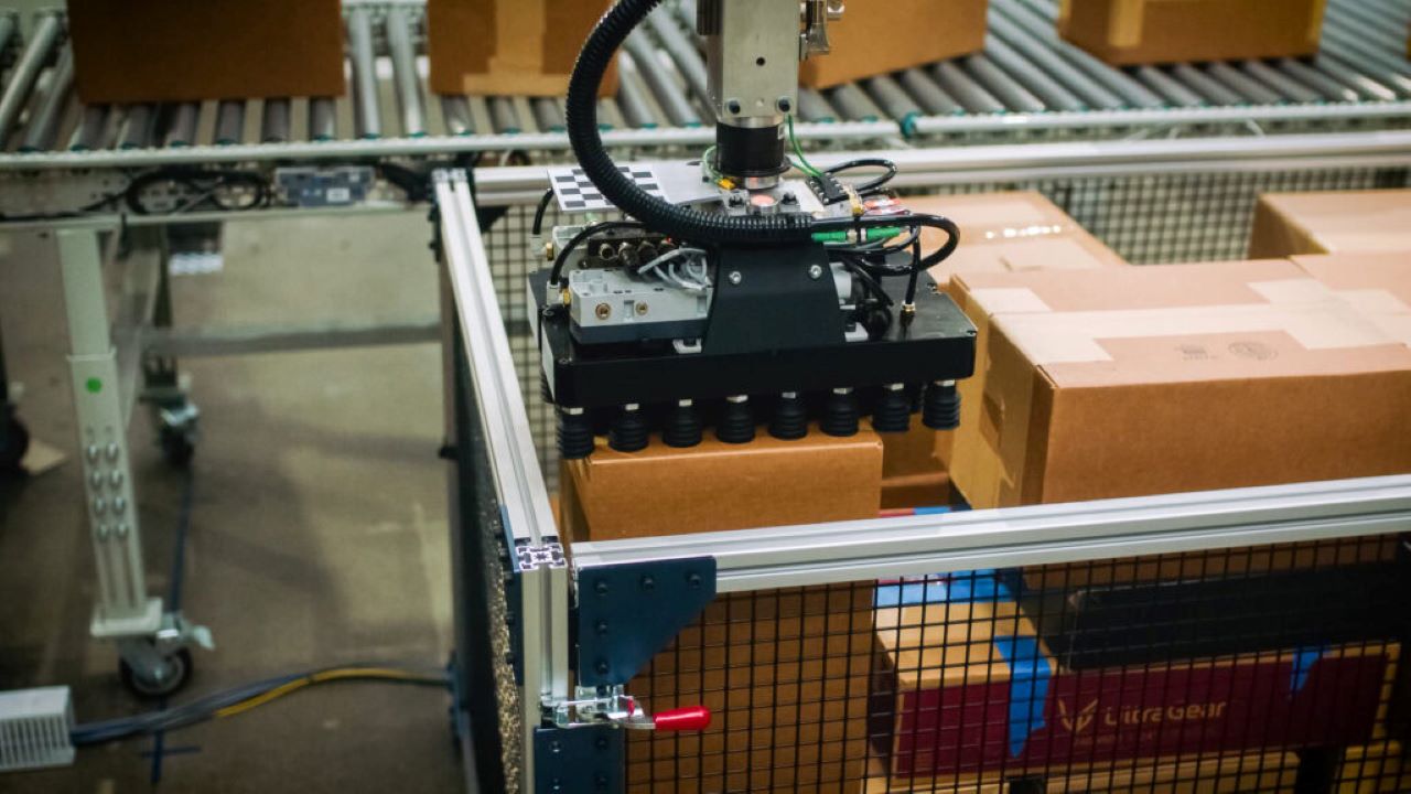 Robotic, AI-Powered Warehouse Stacker Introduced