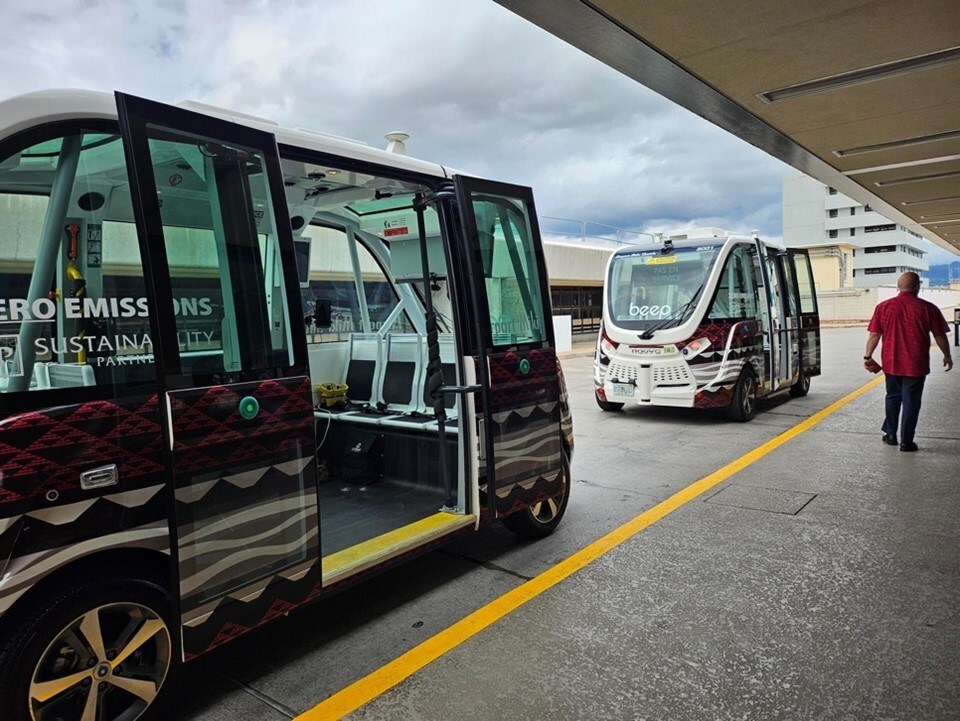 Beep Self-Driving Shuttles Arrive at Hawaii Airport