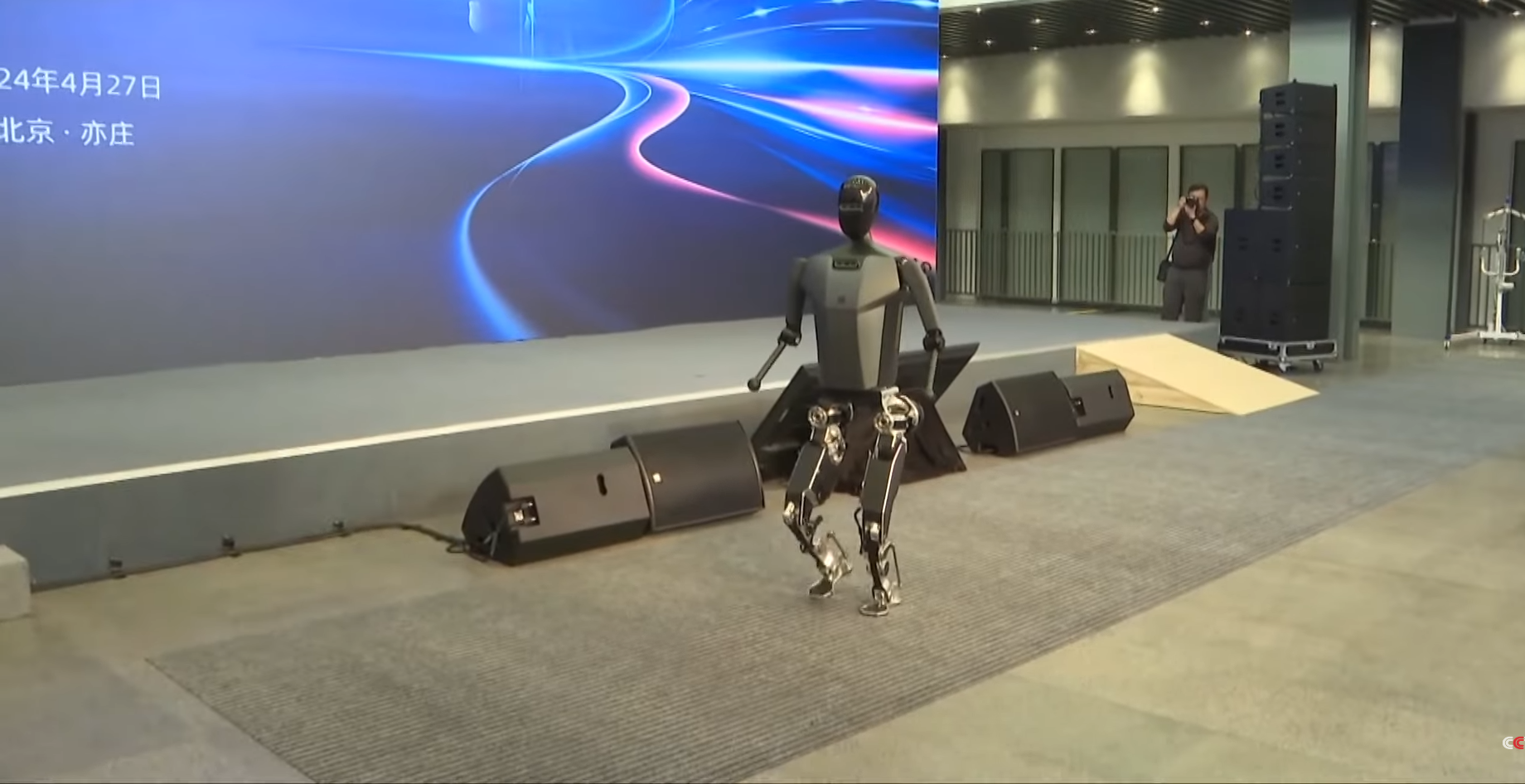 World's First Running Electric Humanoid Robot Unveiled in Beijing