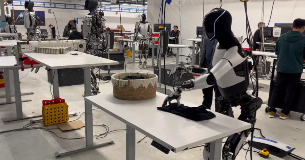 Tesla to Start Using Humanoid Robots by Next Year