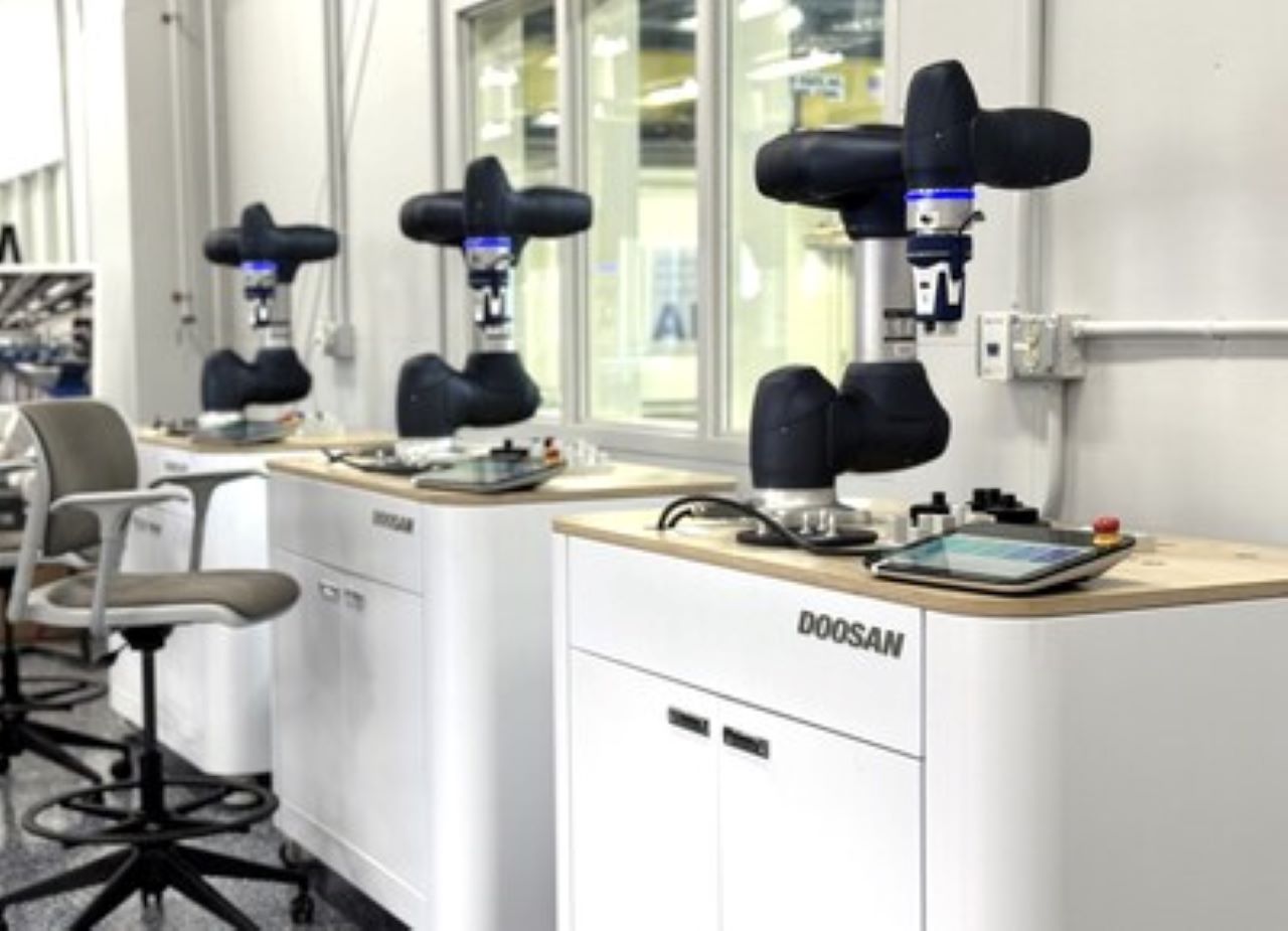 Self-Driving Delivery Robot Gets Upgrade; Uber Eats Deploying 2,000 in 2025