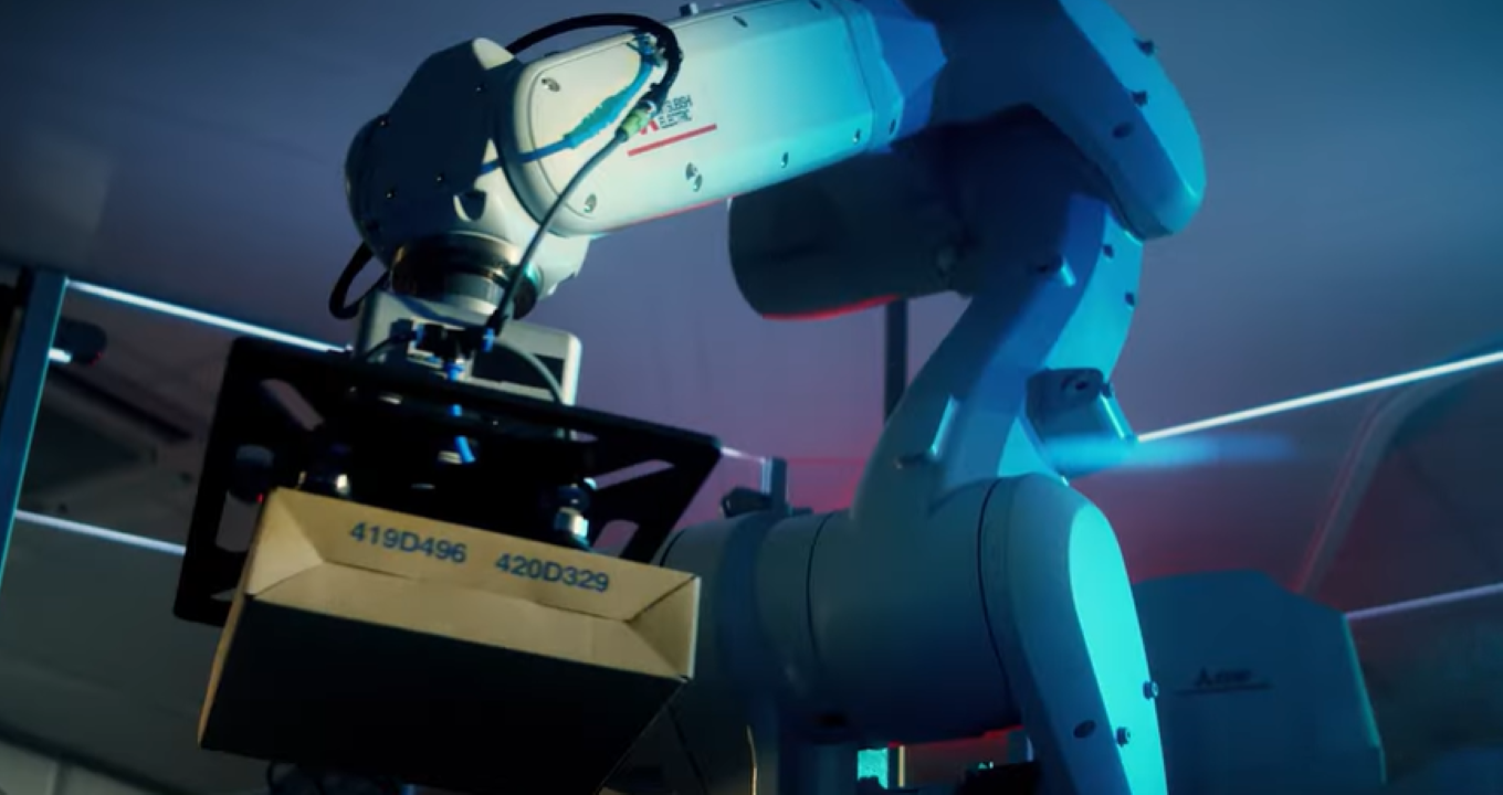 Mitsubishi Electric Unveils Long-Reach Factory Robot Arm