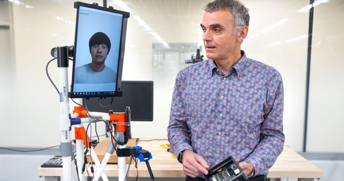 VR-Controlled Robot Allows for Remote Collaboration