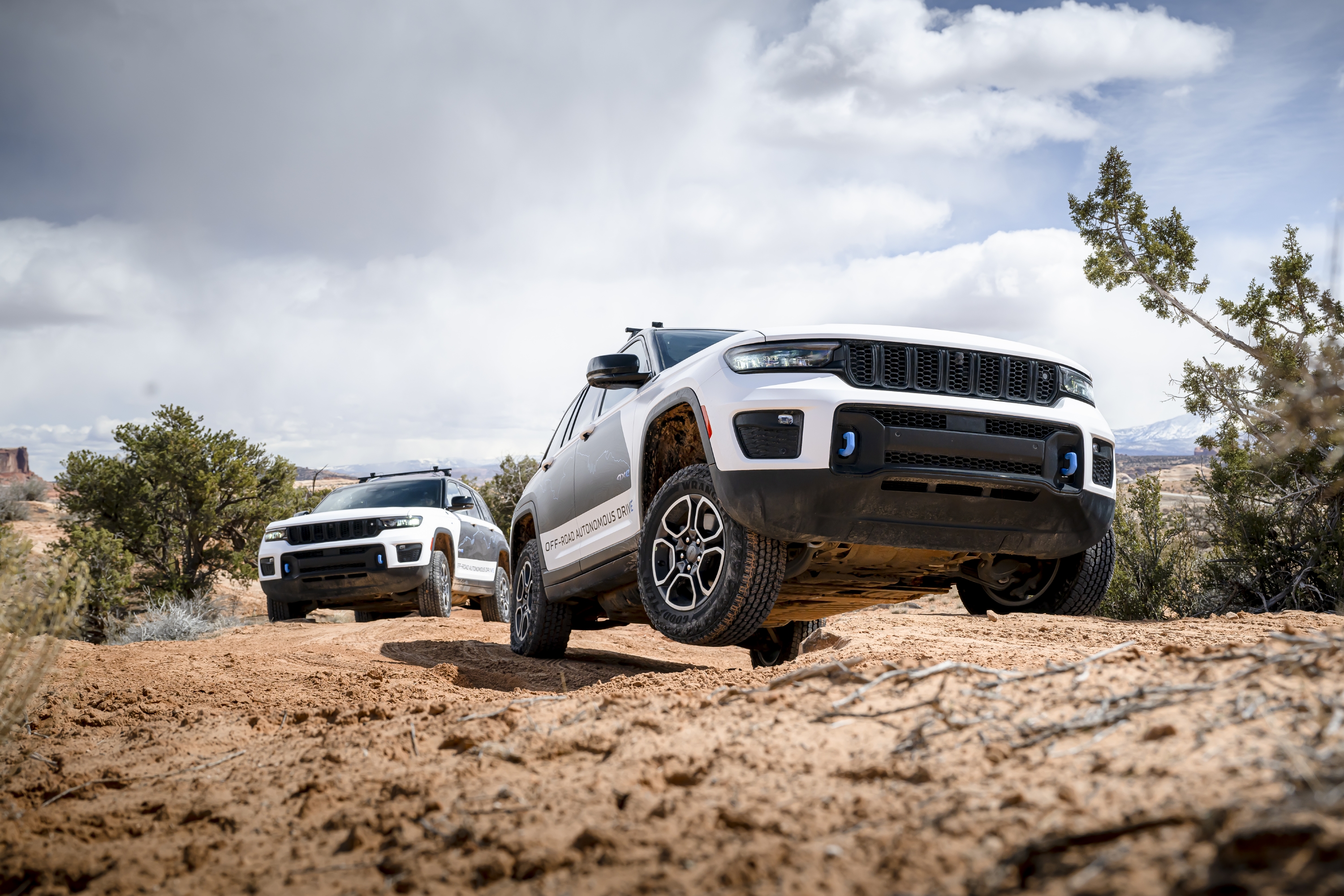 Jeep Tests Self-Driving Off-Road SUVs