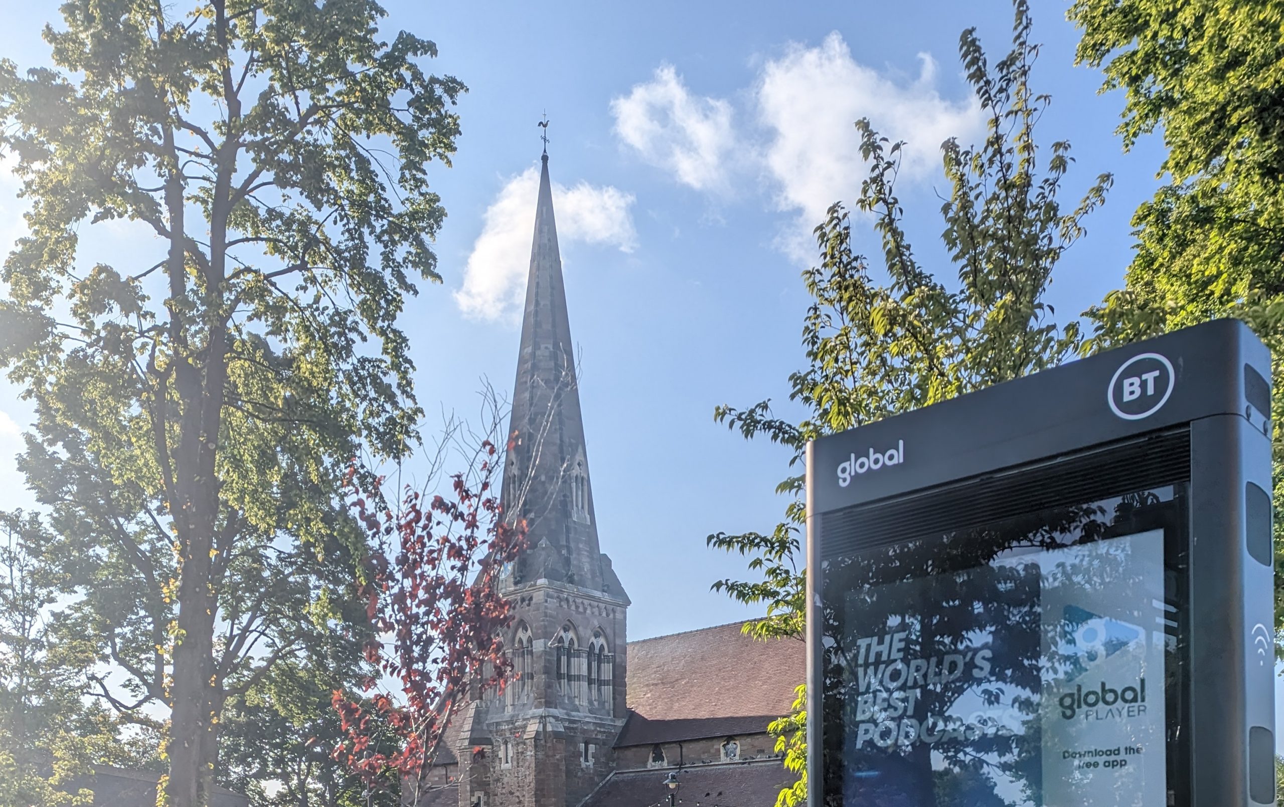 EE has dropped over 600 street-level mobile small cell sites in the UK