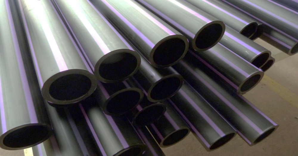 How can operators avoid becoming a dumb pipe?