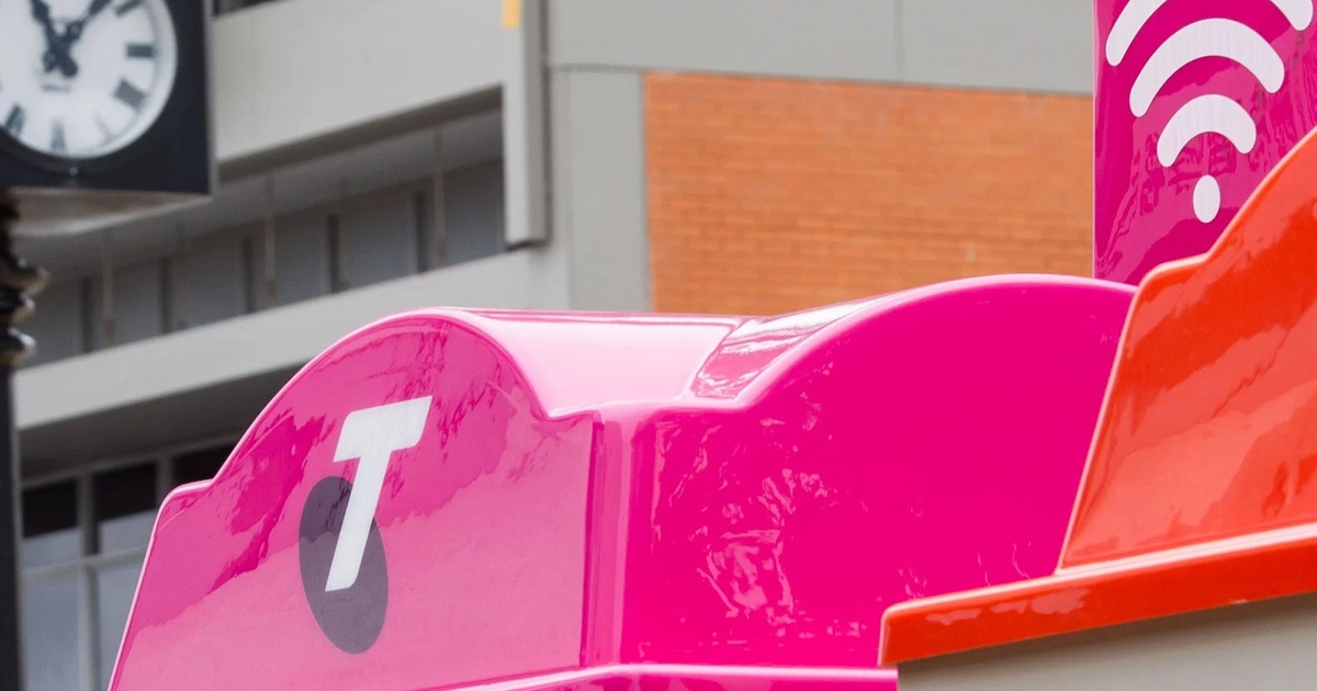 Telstra talks up earnings growth and Versent deal but mobile wobbles