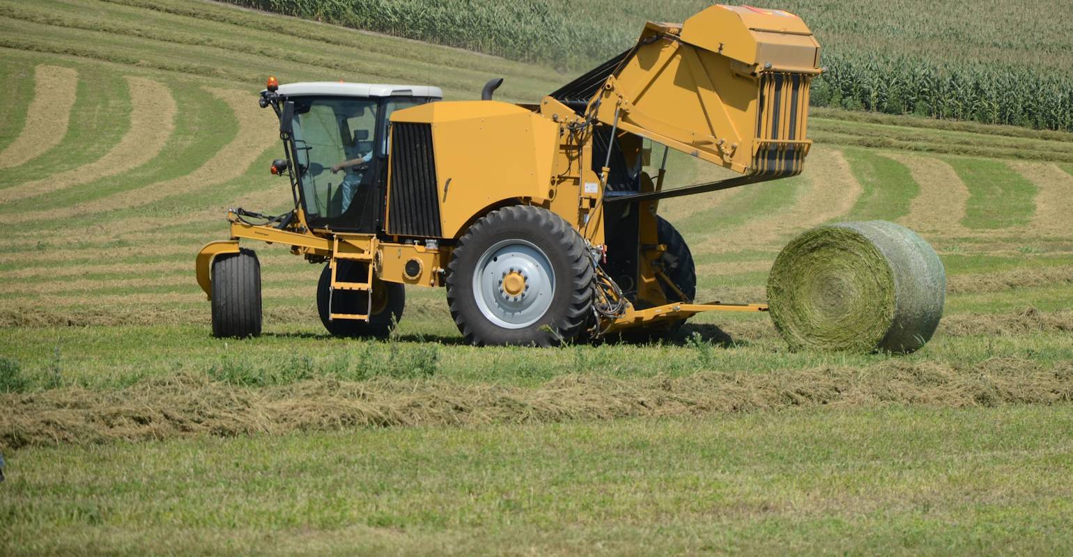 Vermeer unveils first-of-its-kind self-propelled baler prototype | Beef ...