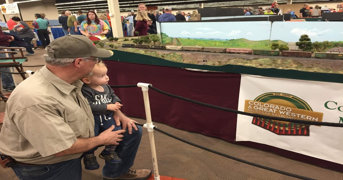 Still plays with trains
