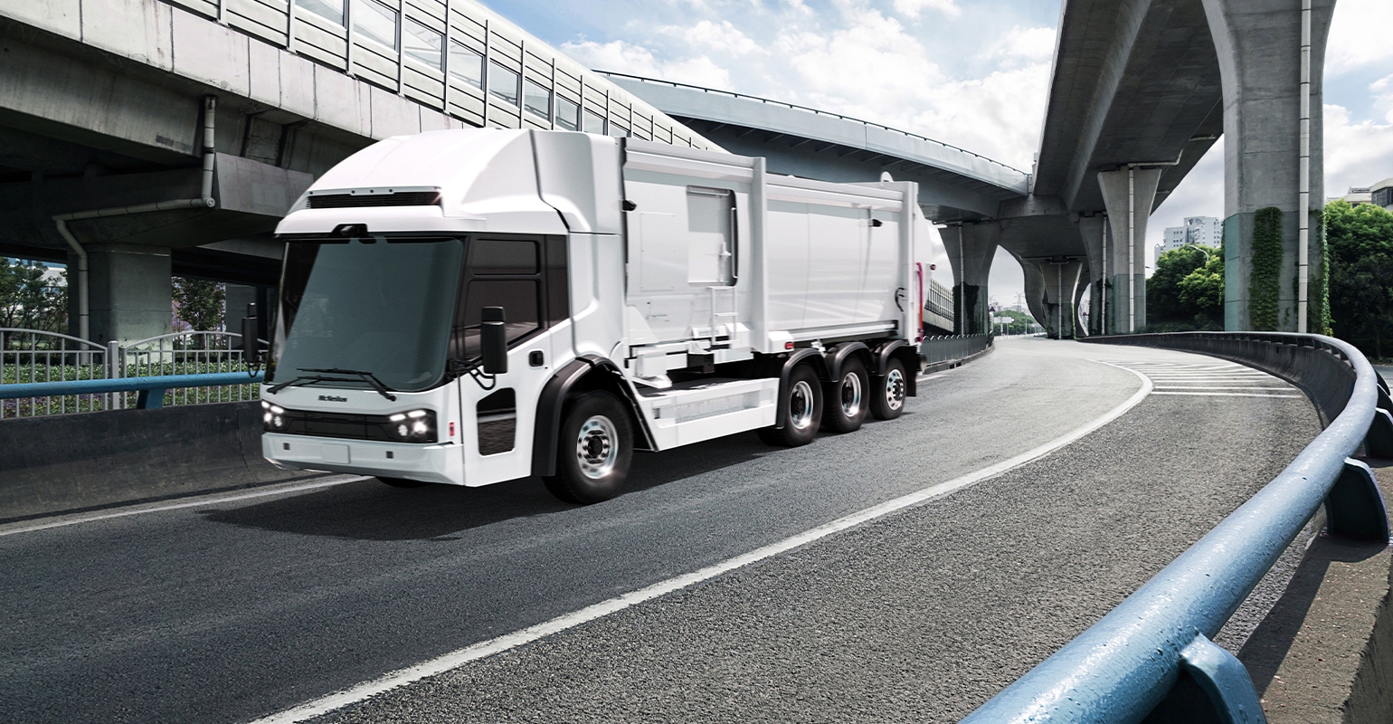 McNeilus Showcases its Volterra ZSL at WasteExpo