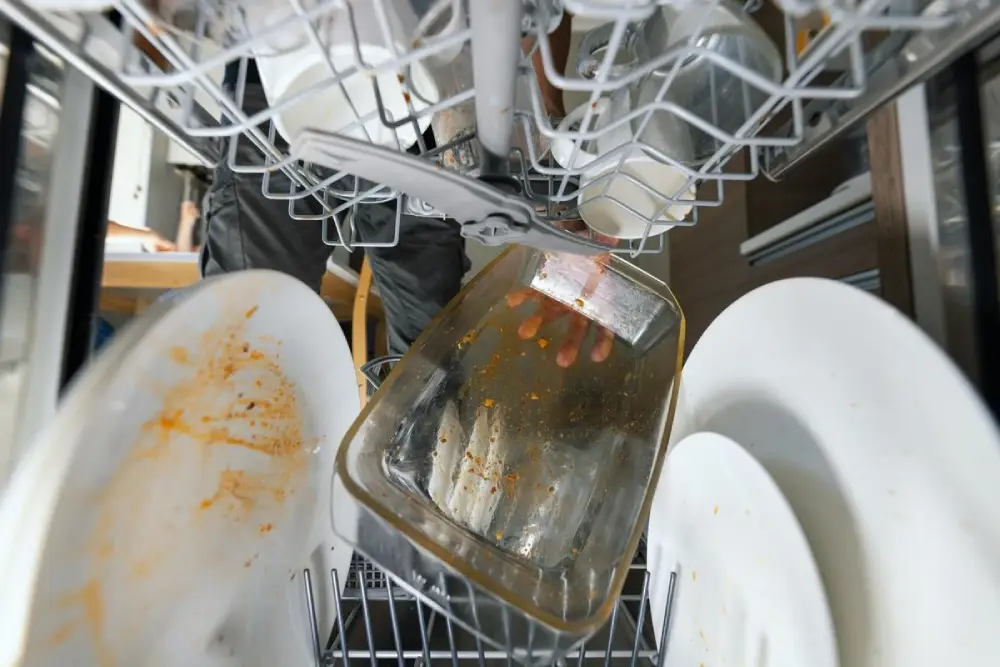 How Dishwasher Detergents Remove Tough Food Stains | Finish AE