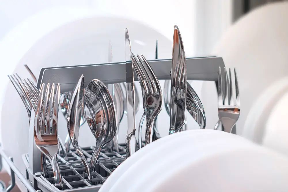 How to clean cutlery in the dishwasher | Finish AE