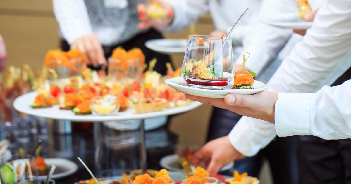 Concert- and convention-goers give foodservice providers a boost