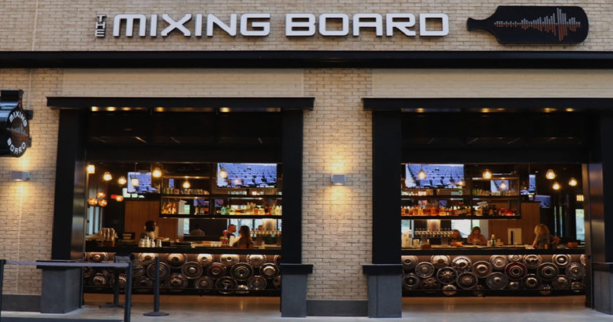 Delaware North debuts new restaurant concepts at Little Caesars Arena