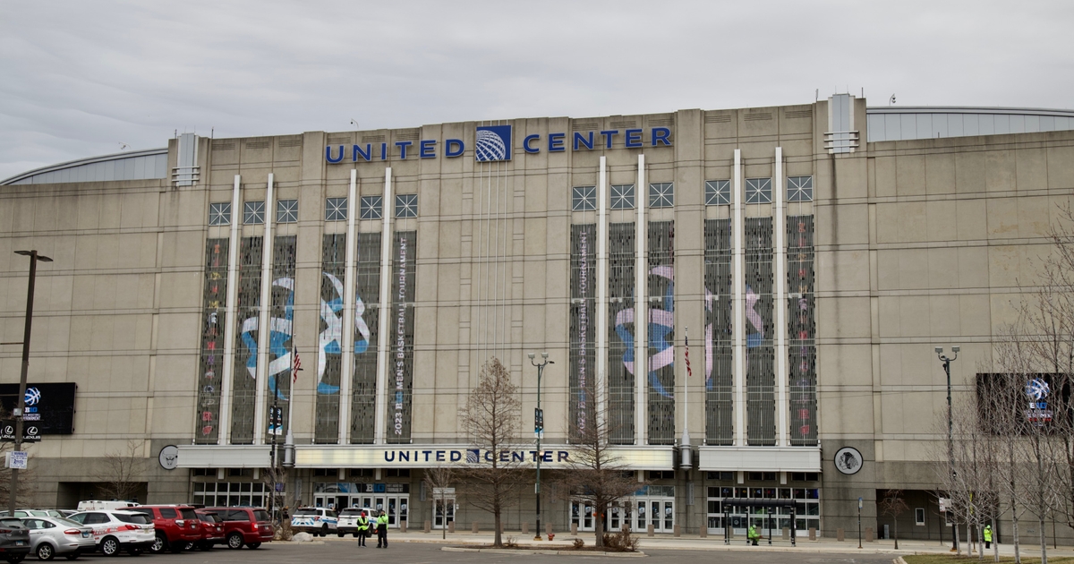 United Center concessions workers ratify new contract with Levy