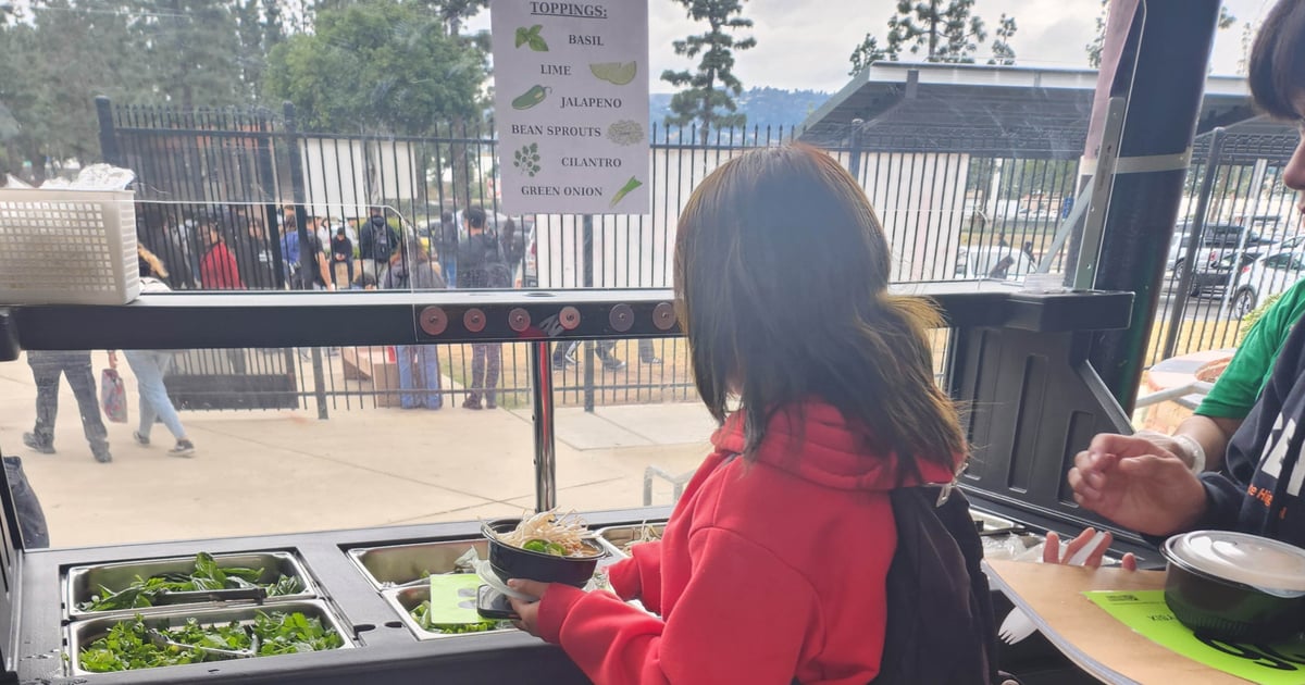 School district's meal cart puts student choice back into school meals