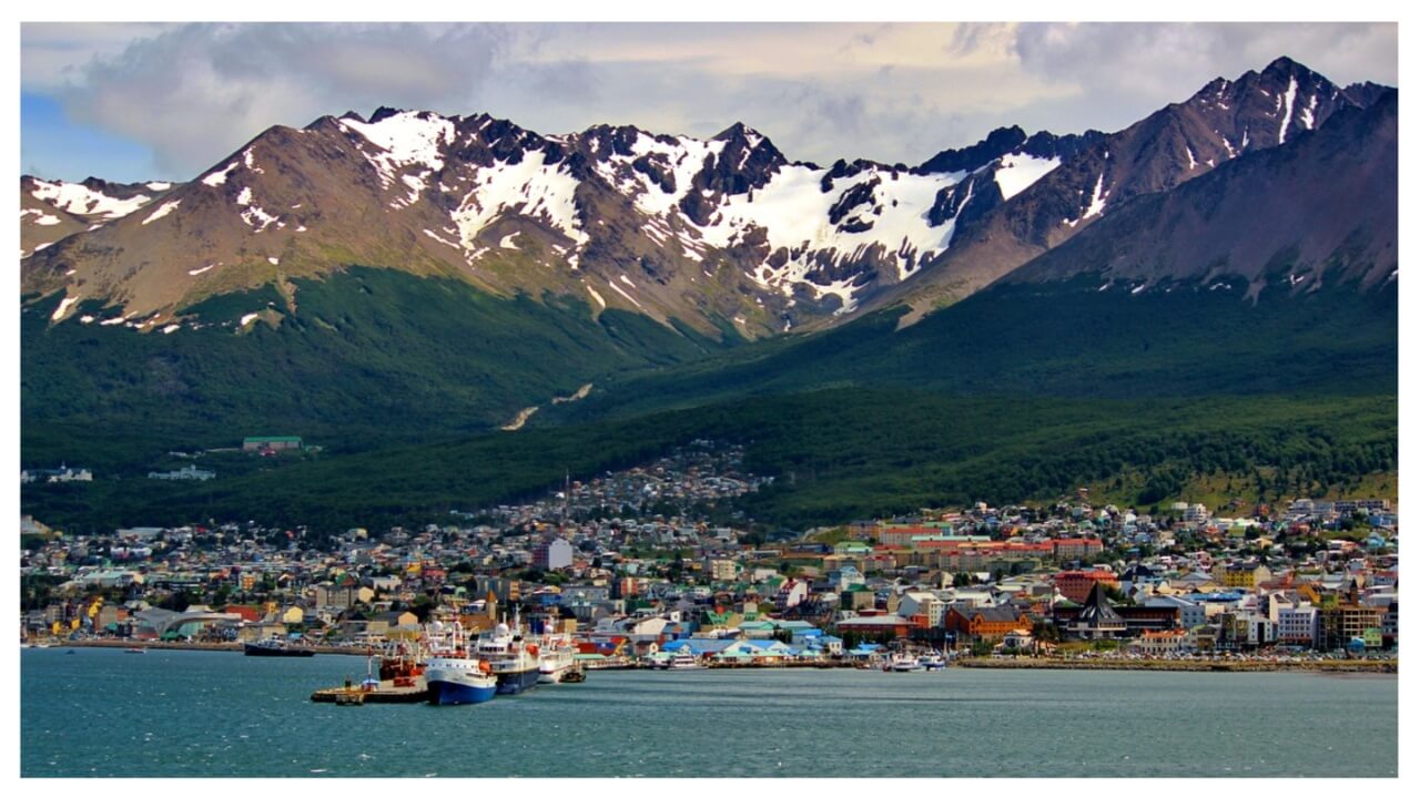 Strong winds in Ushuaia cause expedition ship allision