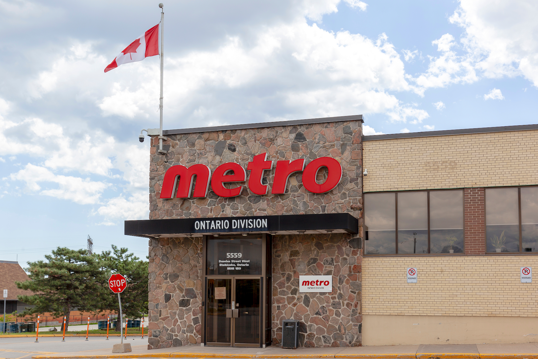 Potential strike looms at Metro stores in Toronto area