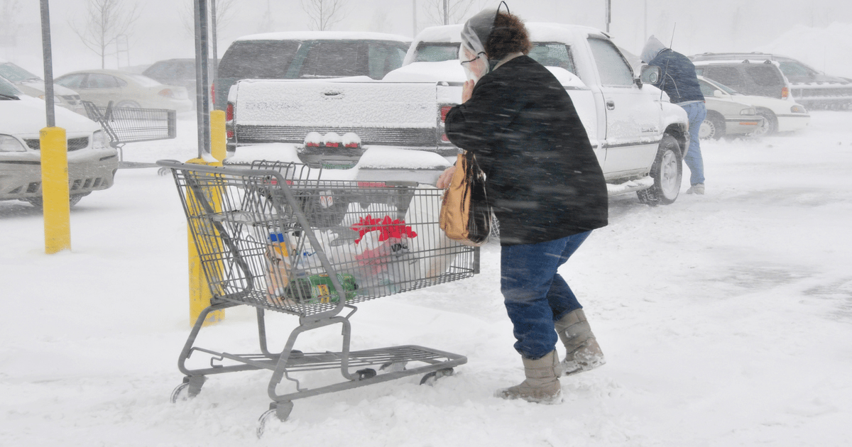 Supermarkets swamped as winter storm rolls in