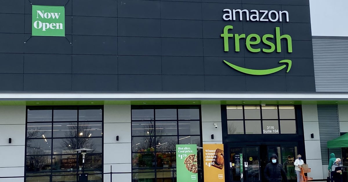 Up Close and Outside the New Amazon Fresh Chicago