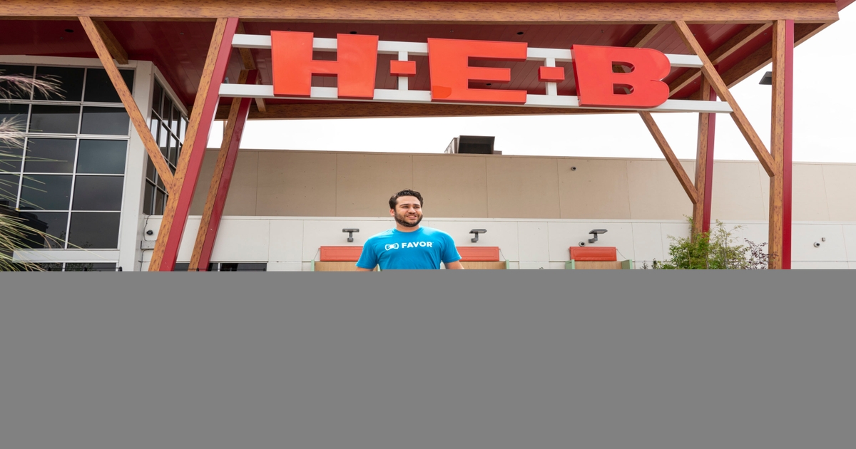 H-E-B, Hy-Vee feed customers with expanded online services