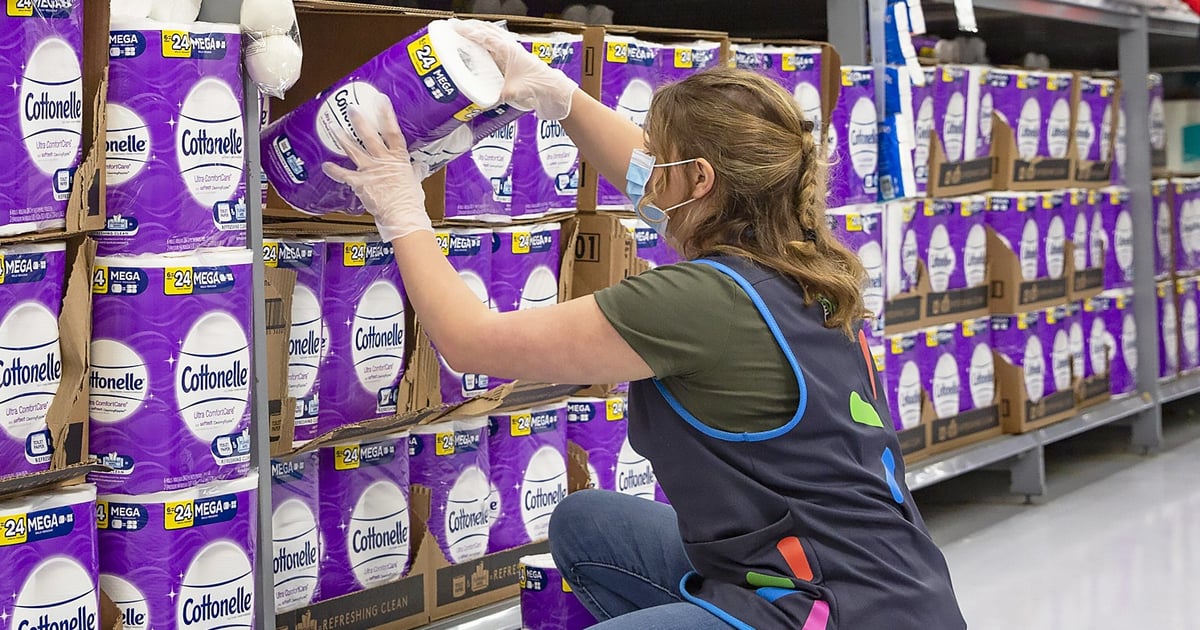Walmart now requires all U.S. workers to wear face coverings
